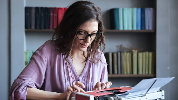 ¿Qué hace un editor y por qué es esencial para tu libro? - Book Yachay